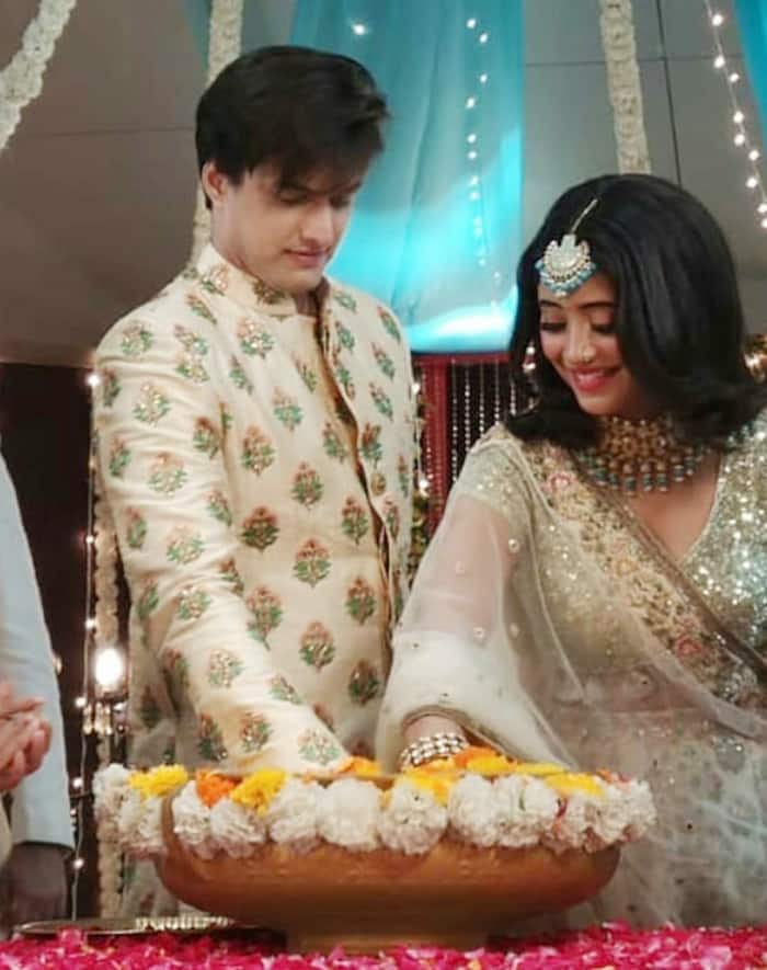 Yeh Rishta Kya Kehlata Hai: Kartik-Sirat Look Stunning As They Twin in ...