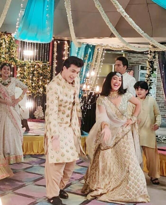 Yeh Rishta Kya Kehlata Hai: Kartik-Sirat Look Stunning As They Twin in ...