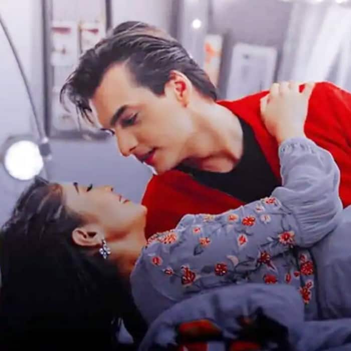 Yeh Rishta Kya Kehlata Hai Naira And Kartik Romance With Each Other