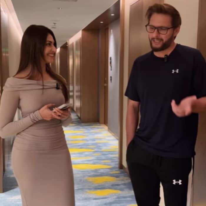 Meet Yesha, beautiful cricket presenter from India, she works as ...