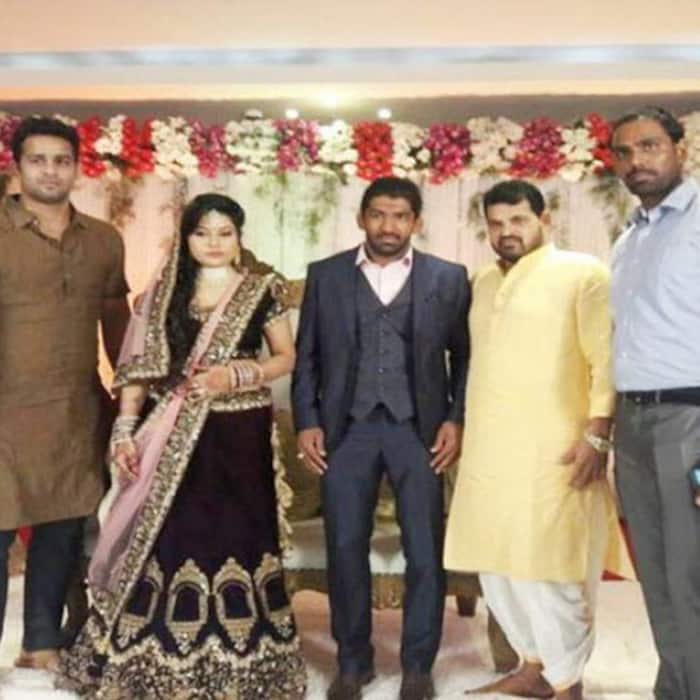 Olympics medalist wrestler Yogeshwar Dutt gets engaged to Congress MLA ...