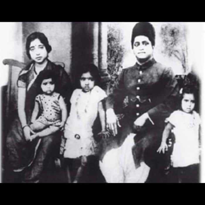 Young Lata Mangeshkar with her siblings and parents