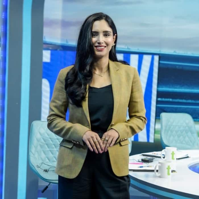 Meet Zainab, beautiful cricket presenter from Pakistan, her father is a cricketer and mother a ...