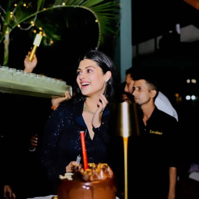 Mohammed Siraj dating Zanai Bhosle? Pic of star India cricketer and ...